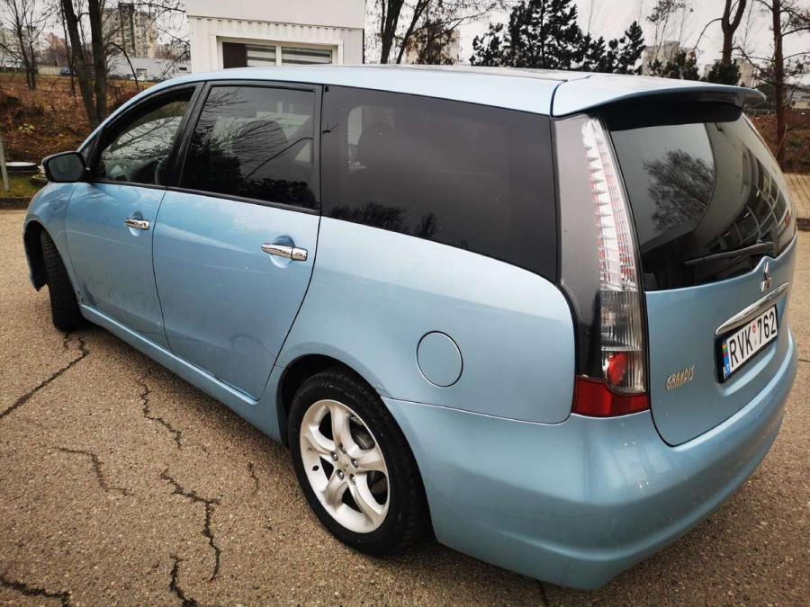 Blue Mitsubishi Grandis 2005 in Vilnius, with an engine capacity of 2.40 L and mileage of 330 thousand km for 1950 €, photo 1 on AUTOMOTO.COM.LV