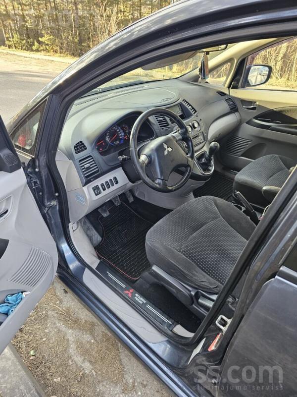 Blue Mitsubishi Grandis 2005 in Riga, with an engine capacity of 2.00 L and mileage of 312 thousand km for 1200 €, photo 4 on AUTOMOTO.COM.LV