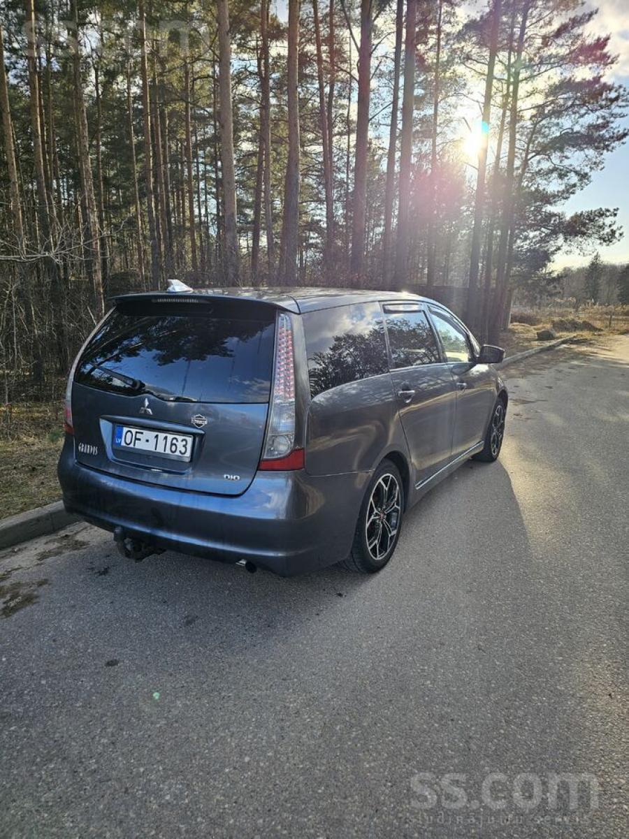 Zils Mitsubishi Grandis 2005 Rīga, ar dzinēja tilpumu 2.00 L un nobraukumu 312 tūkst. km par 1200 €, foto 4 vietnē AUTOMOTO.COM.LV