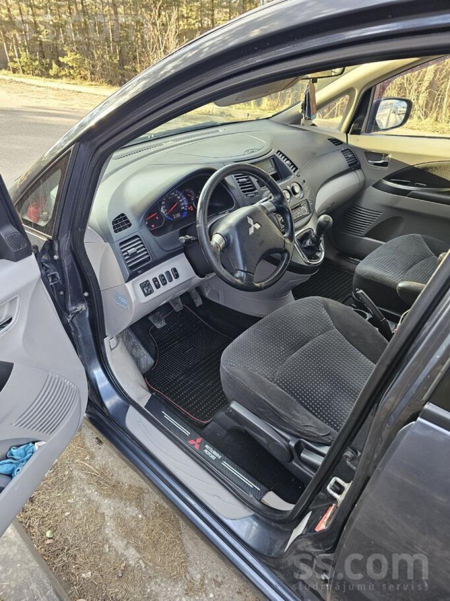 Zils Mitsubishi Grandis 2005 Rīga, ar dzinēja tilpumu 2.00 L un nobraukumu 312 tūkst. km par 1200 €, foto 5 vietnē AUTOMOTO.COM.LV