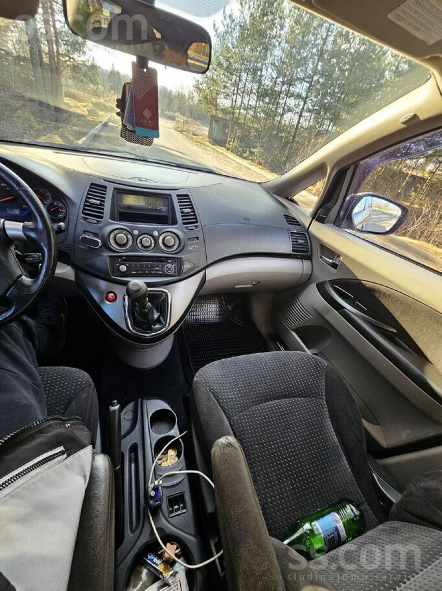 Zils Mitsubishi Grandis 2005 Rīga, ar dzinēja tilpumu 2.00 L un nobraukumu 312 tūkst. km par 1200 €, foto 7 vietnē AUTOMOTO.COM.LV