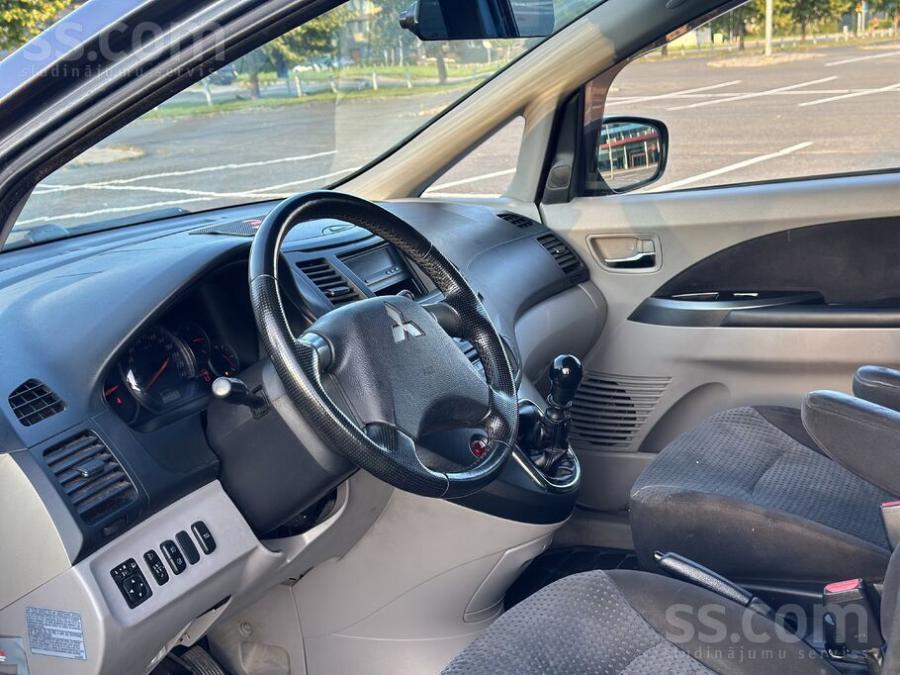 Zils Mitsubishi Grandis 2005 Rīga, ar dzinēja tilpumu 2.00 L un nobraukumu 341 tūkst. km par 1250 €, foto 12 vietnē AUTOMOTO.COM.LV