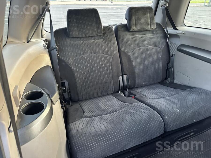 Zils Mitsubishi Grandis 2005 Rīga, ar dzinēja tilpumu 2.00 L un nobraukumu 341 tūkst. km par 1250 €, foto 24 vietnē AUTOMOTO.COM.LV