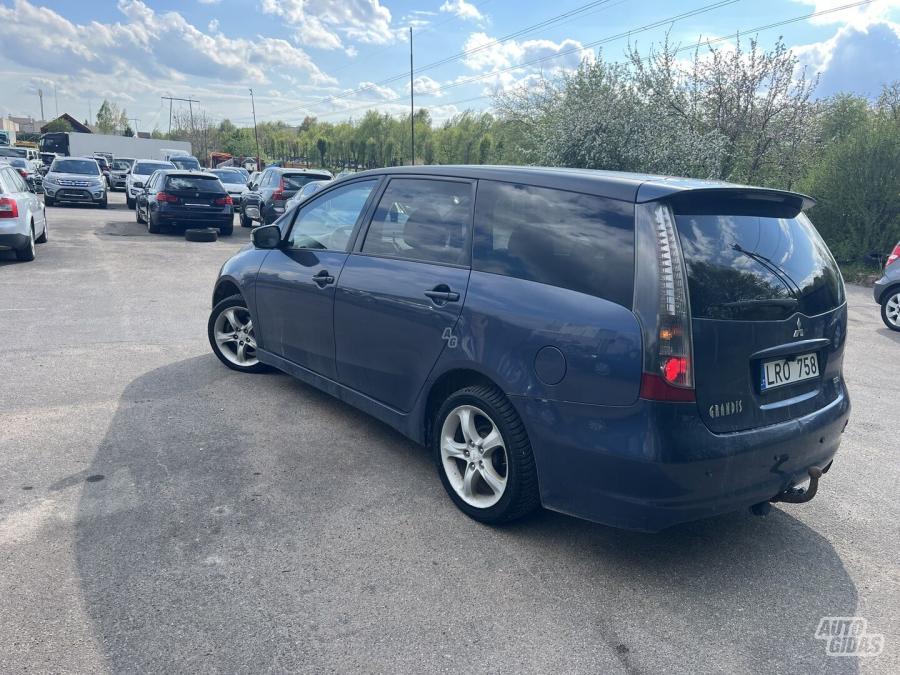 Zils Mitsubishi Grandis 2006 Šauļi, ar dzinēja tilpumu 2.00 L un nobraukumu 286 tūkst. km par 999 €, foto 5 vietnē AUTOMOTO.COM.LV