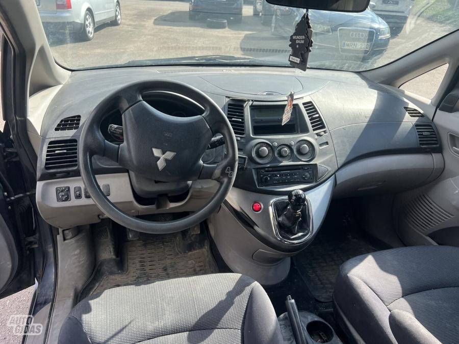 Zils Mitsubishi Grandis 2006 Šauļi, ar dzinēja tilpumu 2.00 L un nobraukumu 286 tūkst. km par 999 €, foto 14 vietnē AUTOMOTO.COM.LV