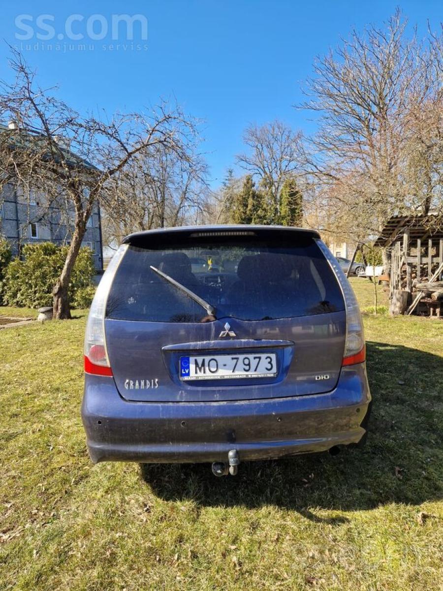 Zils Mitsubishi Grandis 2007 Liepāja, ar dzinēja tilpumu 2.00 L un nobraukumu 405 tūkst. km par 1150 €, foto 5 vietnē AUTOMOTO.COM.LV