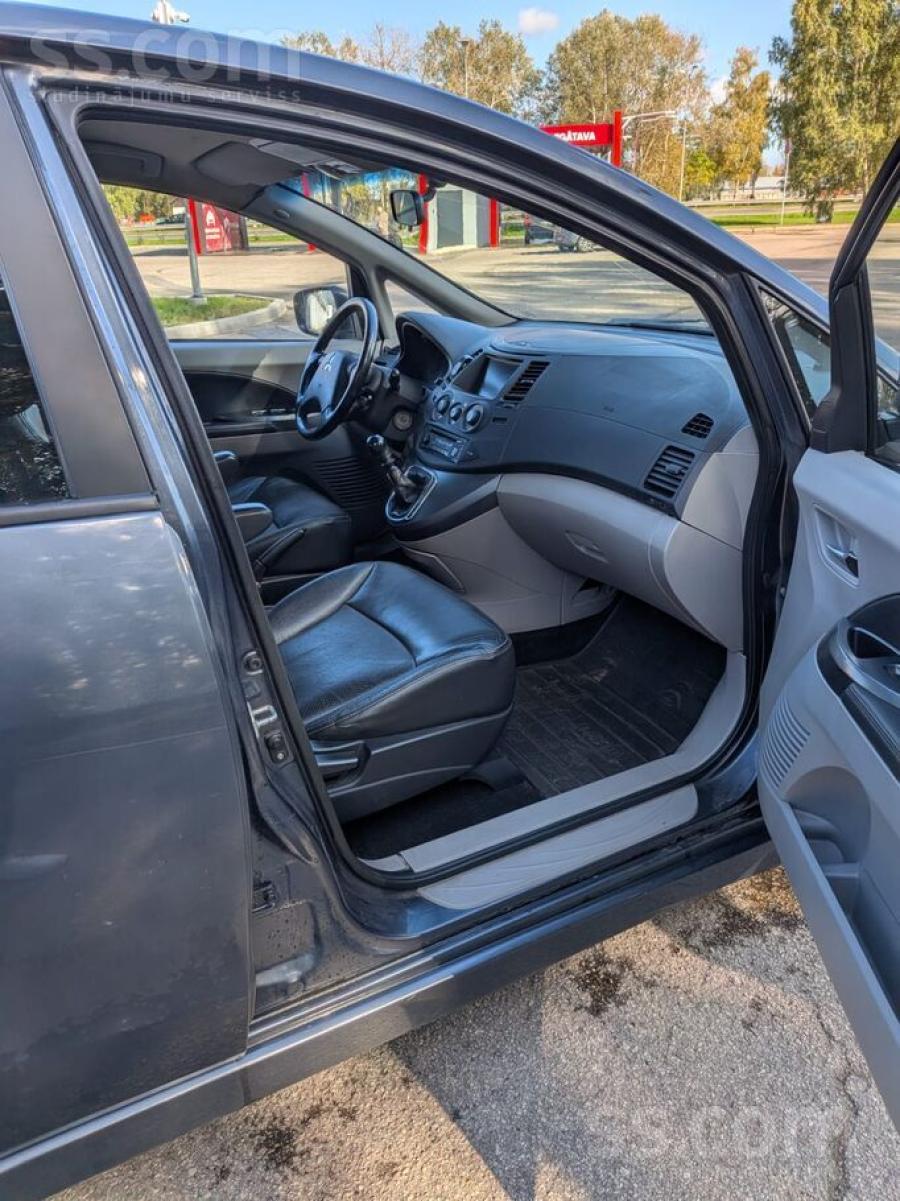 Blue Mitsubishi Grandis 2007 in Riga, with an engine capacity of 2.00 L and mileage of 217 thousand km for 2200 €, photo 12 on AUTOMOTO.COM.LV