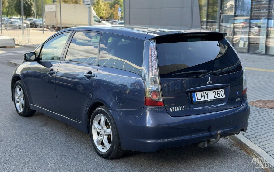 Blue Mitsubishi Grandis 2008 in Vilnius, with an engine capacity of 2.00 L and mileage of 320 thousand km for 1750 €, photo 4 on AUTOMOTO.COM.LV
