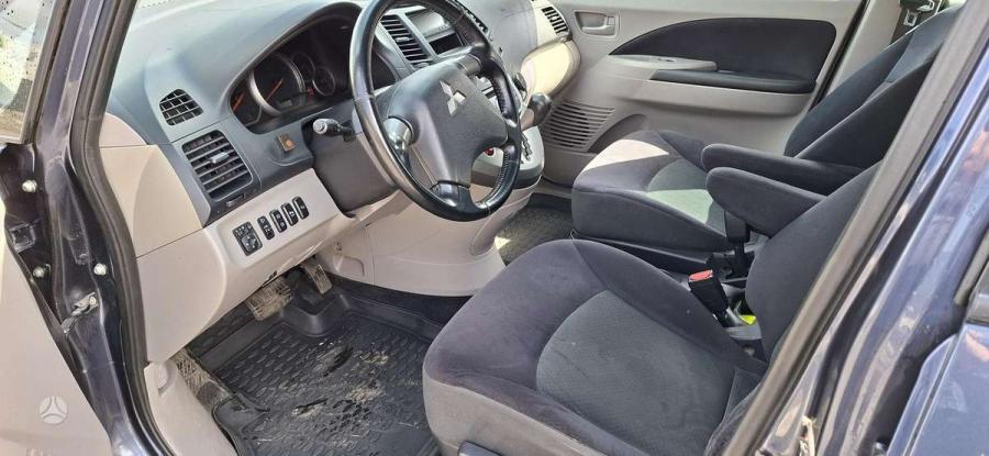 Zils Mitsubishi Grandis 2009 Klaipėda, ar dzinēja tilpumu 2.40 L un nobraukumu 217 tūkst. km par 3700 €, foto 11 vietnē AUTOMOTO.COM.LV