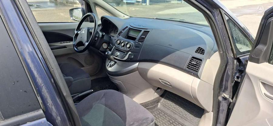 Zils Mitsubishi Grandis 2009 Klaipėda, ar dzinēja tilpumu 2.40 L un nobraukumu 217 tūkst. km par 3700 €, foto 13 vietnē AUTOMOTO.COM.LV