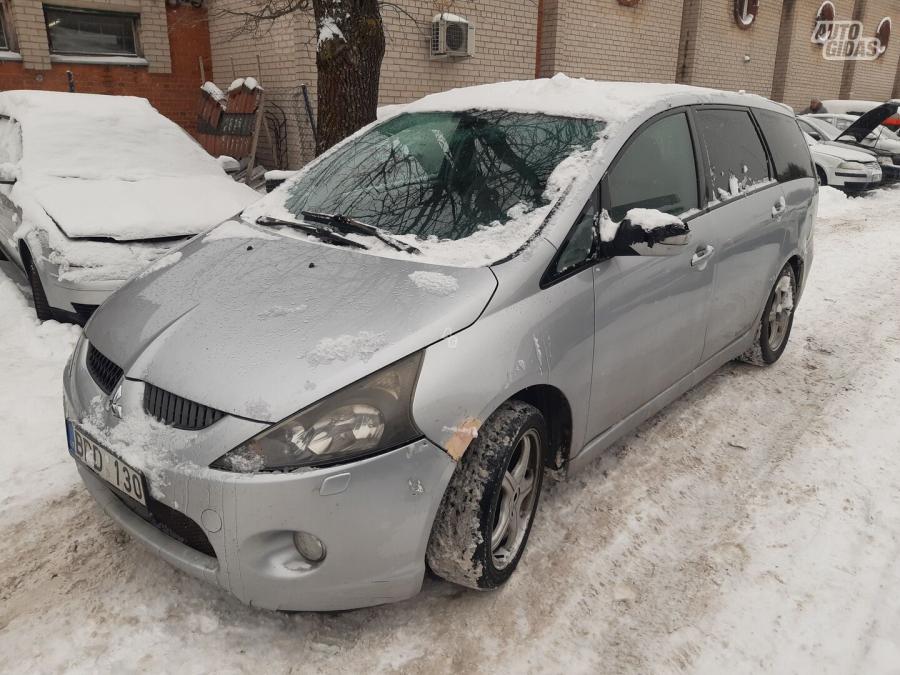 Pelēks Mitsubishi Grandis 2005 Kauņa, ar dzinēja tilpumu 2.40 L un nobraukumu 300 tūkst. km par 777 €, foto 1 vietnē AUTOMOTO.COM.LV