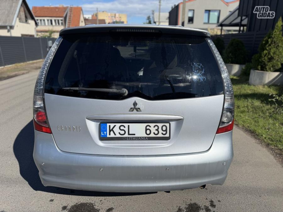 Grey Mitsubishi Grandis 2005 in Kaunas, with an engine capacity of 2.40 L and mileage of 298 thousand km for 1950 €, photo 9 on AUTOMOTO.COM.LV