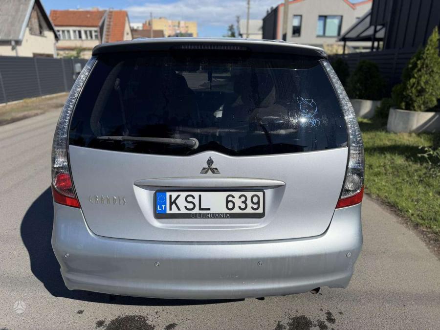 Pelēks Mitsubishi Grandis 2005 Kauņa, ar dzinēja tilpumu 2.38 L un nobraukumu 298 tūkst. km par 1950 €, foto 8 vietnē AUTOMOTO.COM.LV