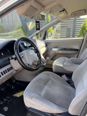 Pelēks Mitsubishi Grandis 2005 Kauņa, ar dzinēja tilpumu 2.38 L un nobraukumu 298 tūkst. km par 1950 €, foto 19 vietnē AUTOMOTO.COM.LV