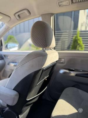 Pelēks Mitsubishi Grandis 2005 Kauņa, ar dzinēja tilpumu 2.38 L un nobraukumu 298 tūkst. km par 1950 €, foto 21 vietnē AUTOMOTO.COM.LV