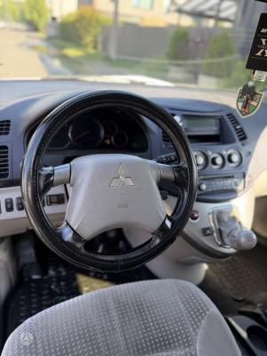 Pelēks Mitsubishi Grandis 2005 Kauņa, ar dzinēja tilpumu 2.38 L un nobraukumu 298 tūkst. km par 1950 €, foto 24 vietnē AUTOMOTO.COM.LV