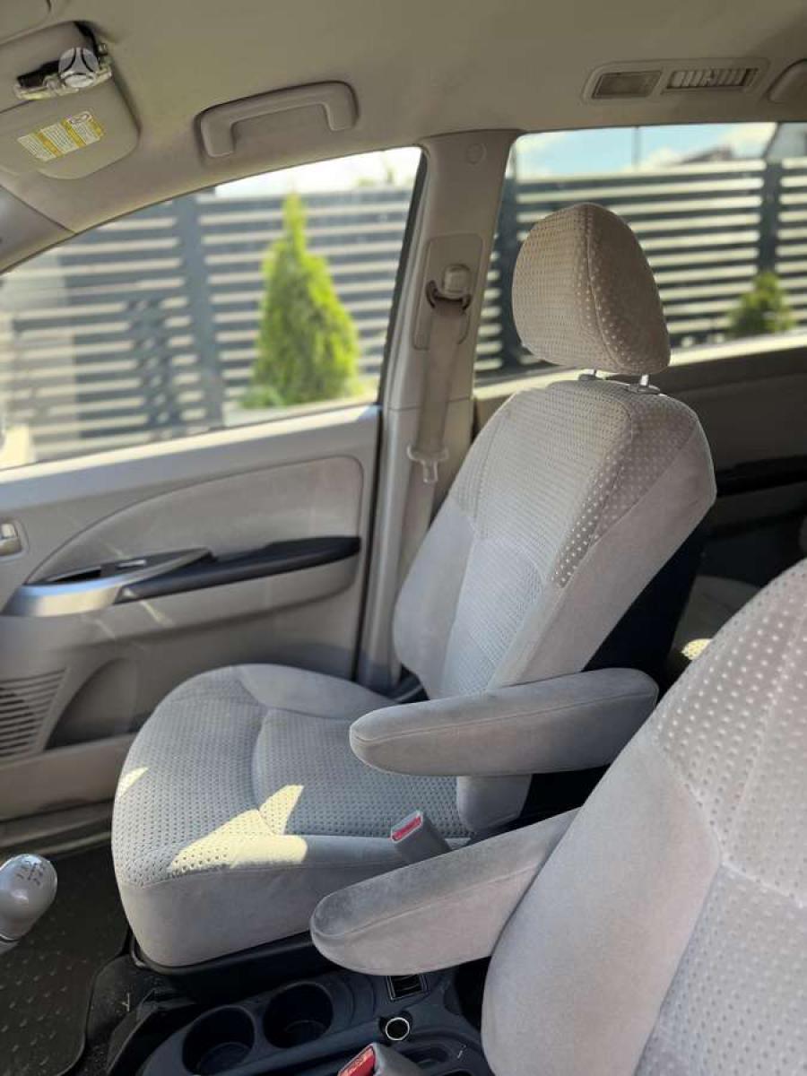 Pelēks Mitsubishi Grandis 2005 Kauņa, ar dzinēja tilpumu 2.38 L un nobraukumu 298 tūkst. km par 1950 €, foto 25 vietnē AUTOMOTO.COM.LV