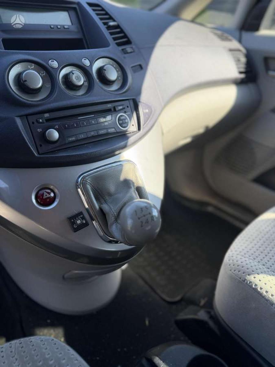 Pelēks Mitsubishi Grandis 2005 Kauņa, ar dzinēja tilpumu 2.38 L un nobraukumu 298 tūkst. km par 1950 €, foto 27 vietnē AUTOMOTO.COM.LV