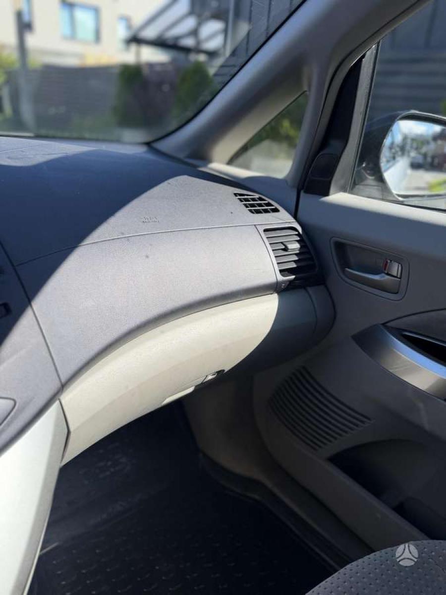Pelēks Mitsubishi Grandis 2005 Kauņa, ar dzinēja tilpumu 2.38 L un nobraukumu 298 tūkst. km par 1950 €, foto 29 vietnē AUTOMOTO.COM.LV