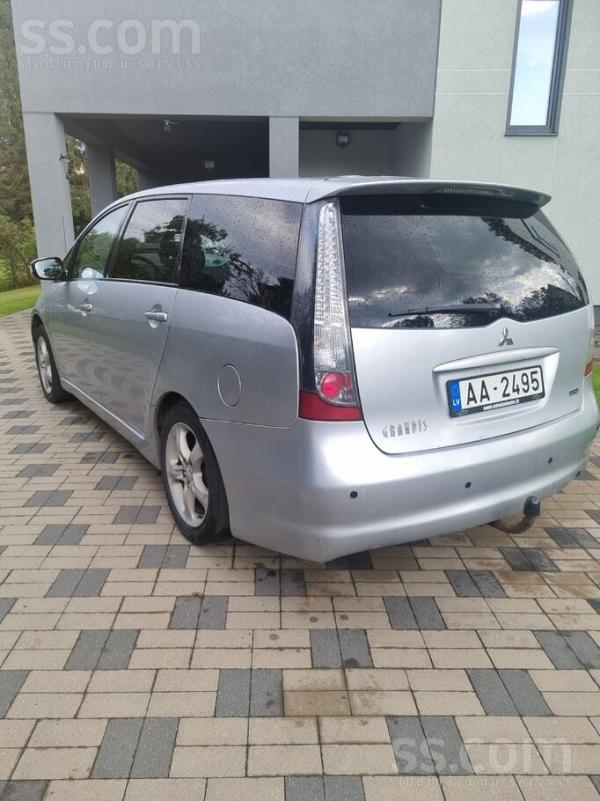 Grey Mitsubishi Grandis 2005 in Riga, with an engine capacity of 2.00 L and mileage of 379 thousand km for 1650 €, photo 2 on AUTOMOTO.COM.LV