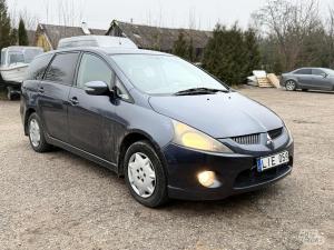 Grey Mitsubishi Grandis 2006 in Silute, with an engine capacity of 2.00 L and mileage of 256 thousand km for 1400 €, photo 2 on AUTOMOTO.COM.LV