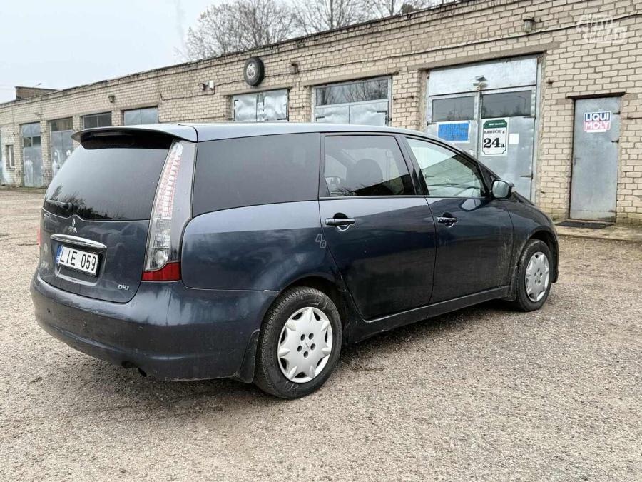 Grey Mitsubishi Grandis 2006 in Silute, with an engine capacity of 2.00 L and mileage of 256 thousand km for 1400 €, photo 3 on AUTOMOTO.COM.LV