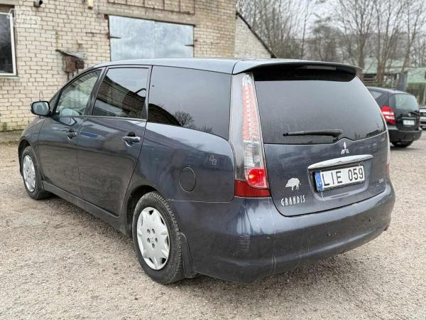 Grey Mitsubishi Grandis 2006 in Silute, with an engine capacity of 2.00 L and mileage of 256 thousand km for 1400 €, photo 4 on AUTOMOTO.COM.LV