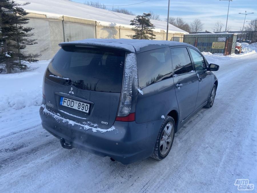 Pelēks Mitsubishi Grandis 2006 Klaipėda, ar dzinēja tilpumu 2.00 L un nobraukumu 300 tūkst. km par 750 €, foto 3 vietnē AUTOMOTO.COM.LV