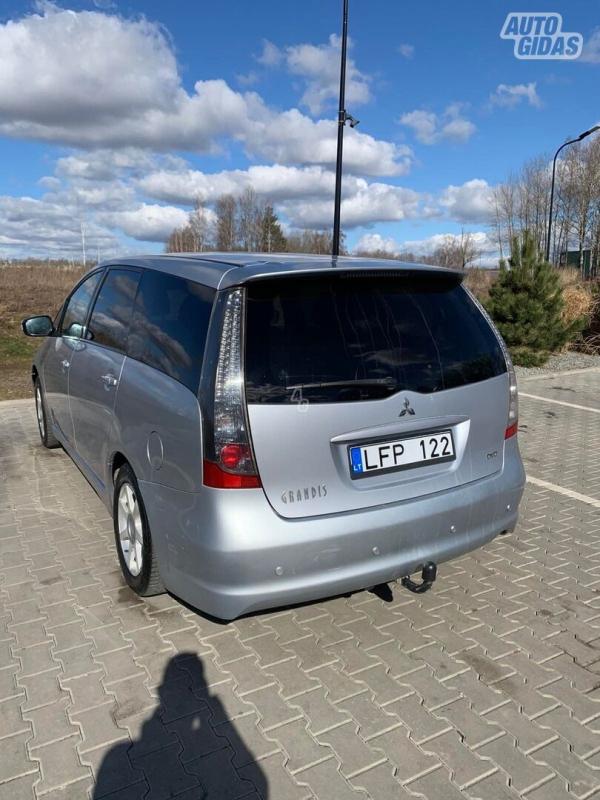Grey Mitsubishi Grandis 2006 in Kaunas, with an engine capacity of 2.00 L and mileage of 400 thousand km for 800 €, photo 4 on AUTOMOTO.COM.LV