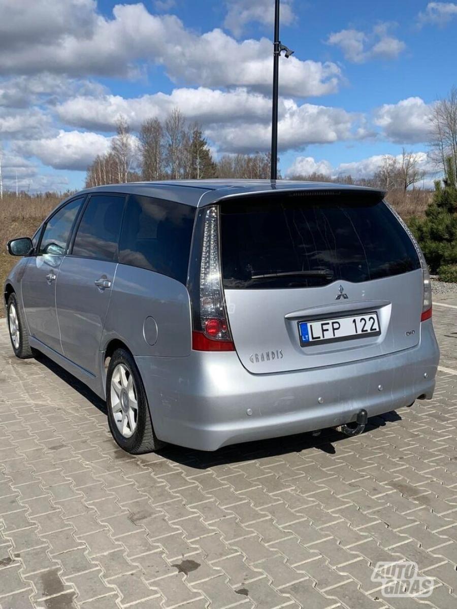 Pelēks Mitsubishi Grandis 2006 Kauņa, ar dzinēja tilpumu 2.00 L un nobraukumu 400 tūkst. km par 800 €, foto 8 vietnē AUTOMOTO.COM.LV