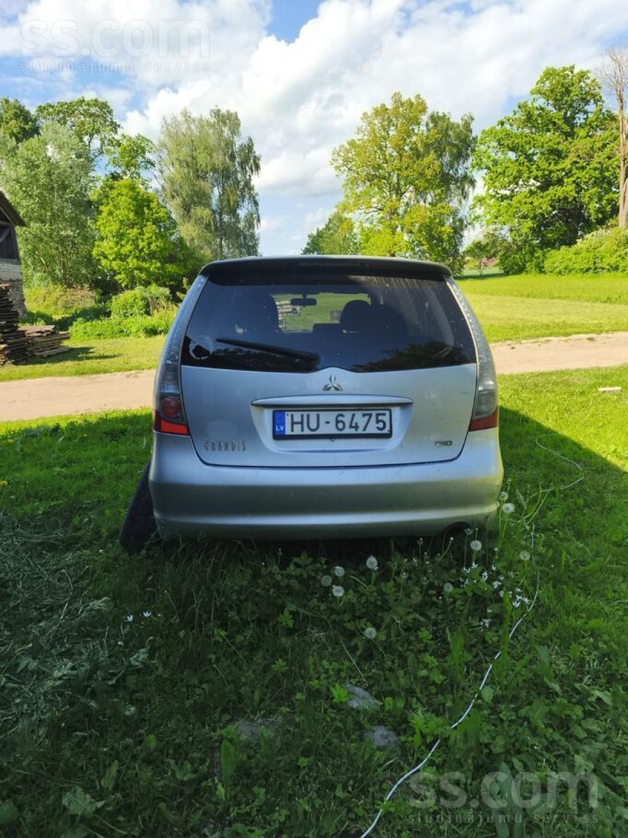Pelēks Mitsubishi Grandis 2006 Jelgava, ar dzinēja tilpumu 2.00 L un nobraukumu 358 tūkst. km par 750 €, foto 5 vietnē AUTOMOTO.COM.LV