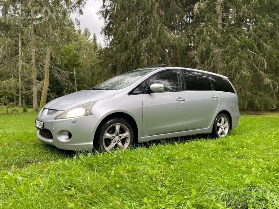 Grey Mitsubishi Grandis 2006 in Riga, with an engine capacity of 2.00 L and mileage of 302 thousand km for 220 €, photo 1 on AUTOMOTO.COM.LV