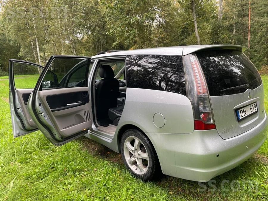 Grey Mitsubishi Grandis 2006 in Riga, with an engine capacity of 2.00 L and mileage of 302 thousand km for 220 €, photo 7 on AUTOMOTO.COM.LV