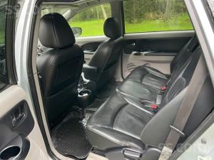 Grey Mitsubishi Grandis 2006 in Riga, with an engine capacity of 2.00 L and mileage of 302 thousand km for 220 €, photo 9 on AUTOMOTO.COM.LV