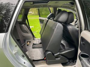 Grey Mitsubishi Grandis 2006 in Riga, with an engine capacity of 2.00 L and mileage of 302 thousand km for 220 €, photo 17 on AUTOMOTO.COM.LV
