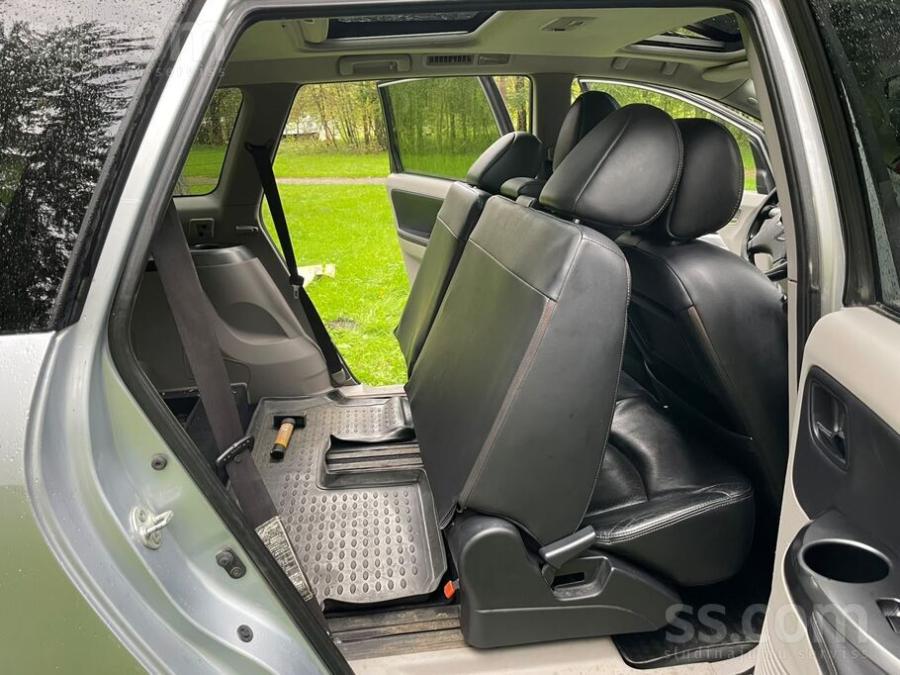 Grey Mitsubishi Grandis 2006 in Riga, with an engine capacity of 2.00 L and mileage of 302 thousand km for 220 €, photo 17 on AUTOMOTO.COM.LV