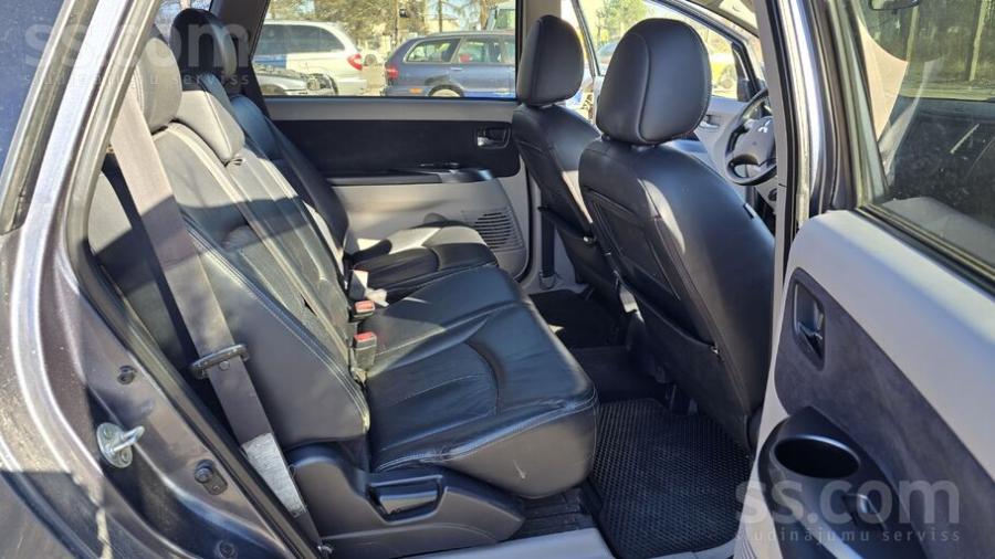 Pelēks Mitsubishi Grandis 2007 Valmiera, ar dzinēja tilpumu 2.00 L un nobraukumu 0 tūkst. km par 1799 €, foto 11 vietnē AUTOMOTO.COM.LV