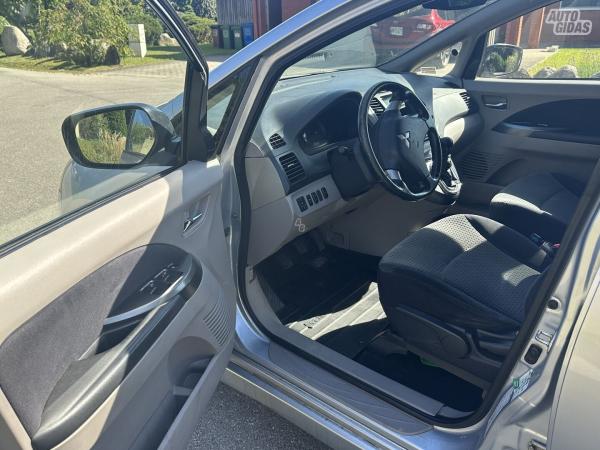 Mitsubishi Grandis 2007 Alīta vietnē Pelēks Mitsubishi Grandis 2007 Alīta, ar dzinēja tilpumu 2.00 L un nobraukumu 342 tūkst. km par 1700 €, foto 8 vietnē AUTOMOTO.COM.LV