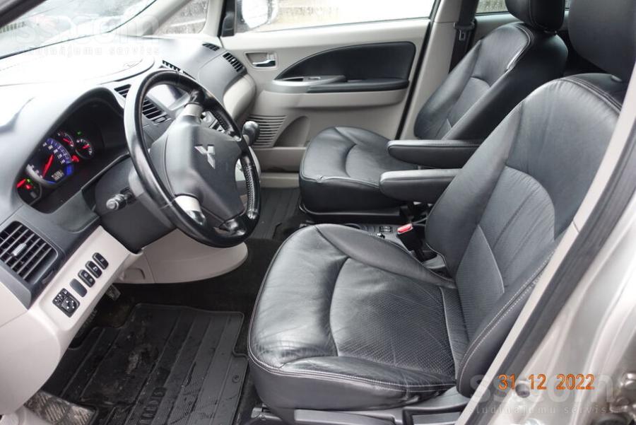Pelēks Mitsubishi Grandis 2008 Rīga, ar dzinēja tilpumu 2.40 L un nobraukumu 158 tūkst. km par 6500 €, foto 8 vietnē AUTOMOTO.COM.LV