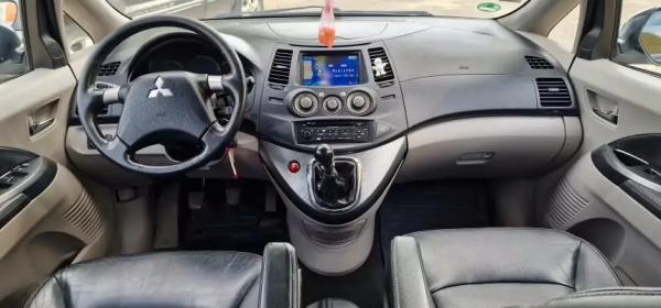 Grey Mitsubishi Grandis 2008 in Valmiera, with an engine capacity of 2.00 L and mileage of 183 thousand km for 1550 €, photo 7 on AUTOMOTO.COM.LV