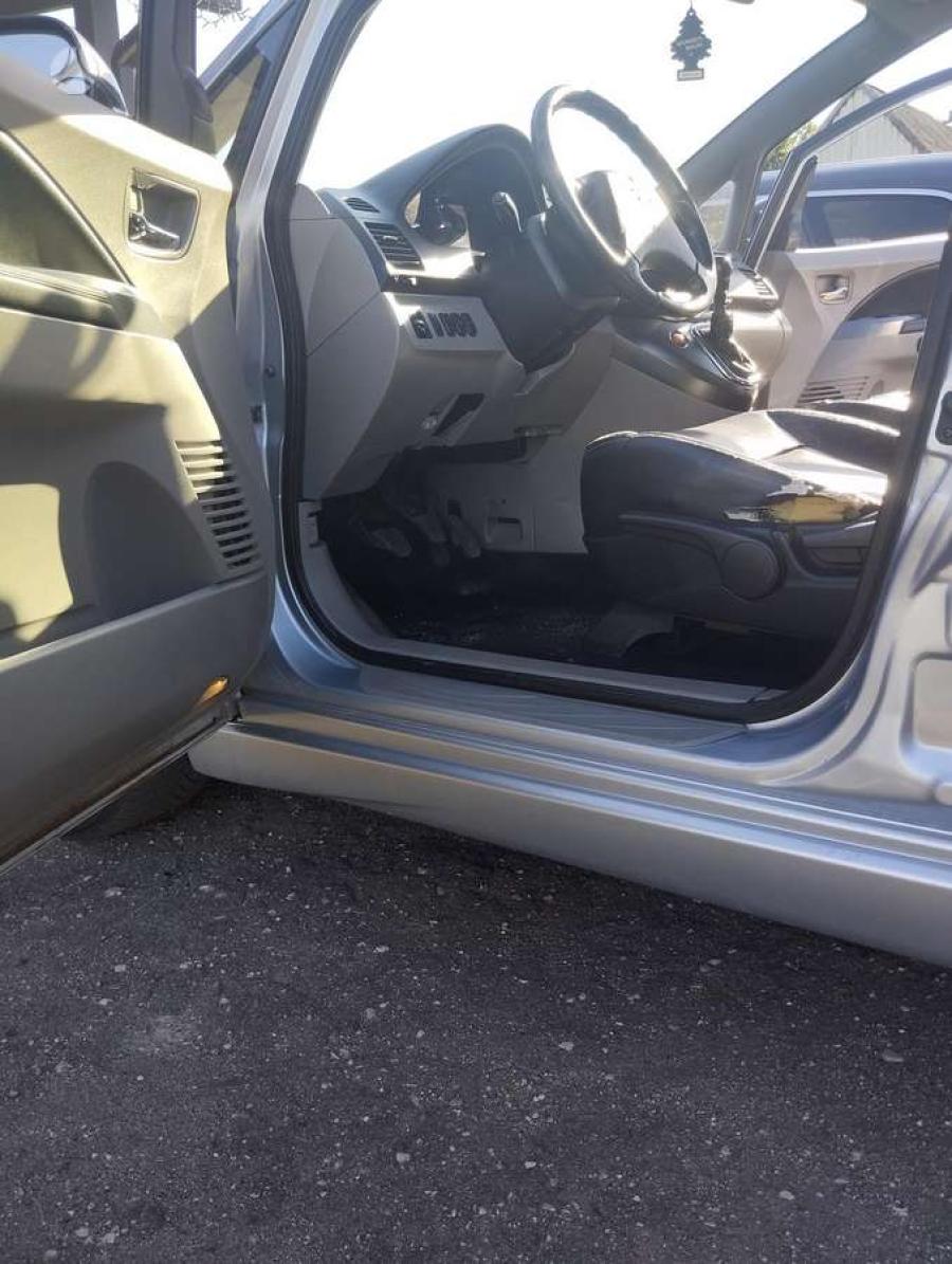 Grey Mitsubishi Grandis 2008 in Jonava, with an engine capacity of 1.97 L and mileage of 345 thousand km for 1300 €, photo 5 on AUTOMOTO.COM.LV