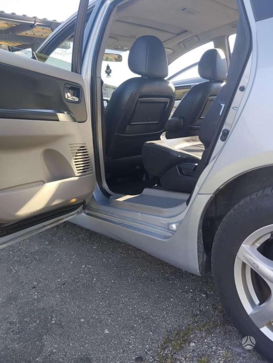 Grey Mitsubishi Grandis 2008 in Jonava, with an engine capacity of 1.97 L and mileage of 345 thousand km for 1300 €, photo 6 on AUTOMOTO.COM.LV