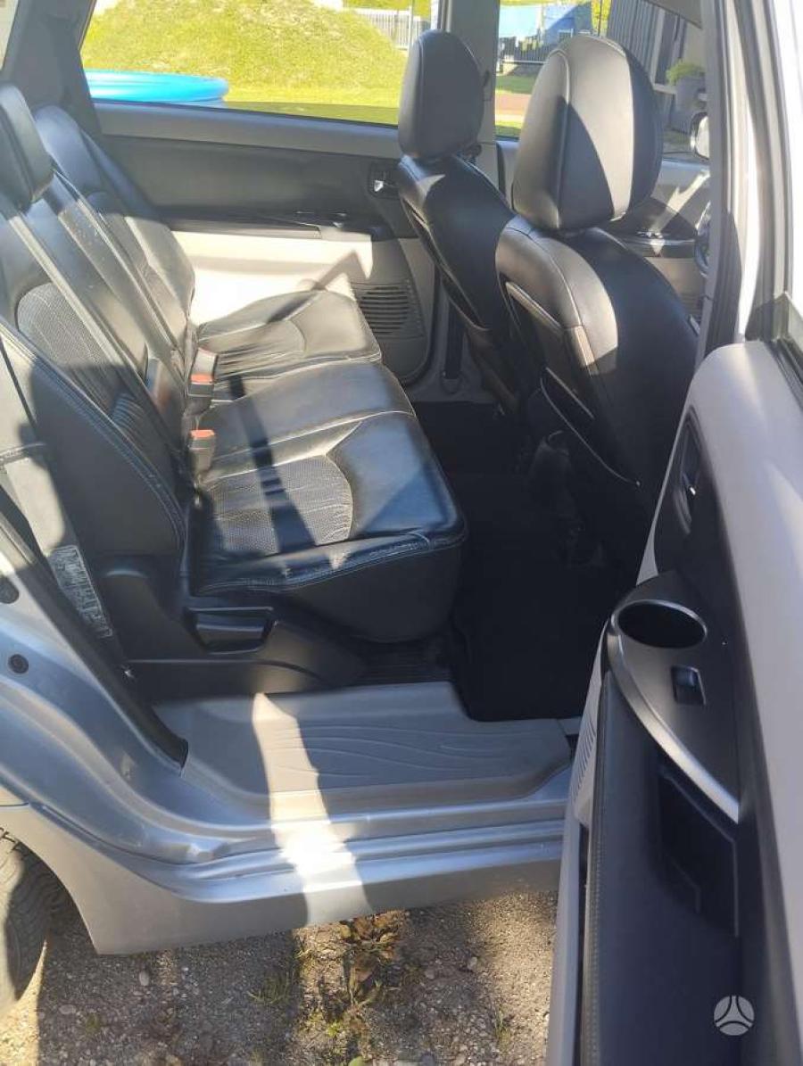Grey Mitsubishi Grandis 2008 in Jonava, with an engine capacity of 1.97 L and mileage of 345 thousand km for 1300 €, photo 8 on AUTOMOTO.COM.LV