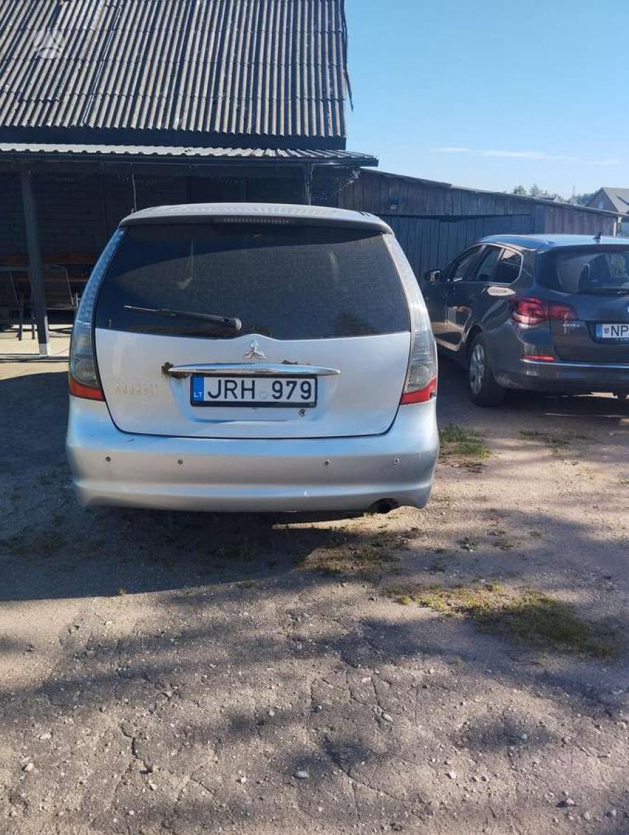 Grey Mitsubishi Grandis 2008 in Jonava, with an engine capacity of 1.97 L and mileage of 345 thousand km for 1300 €, photo 16 on AUTOMOTO.COM.LV