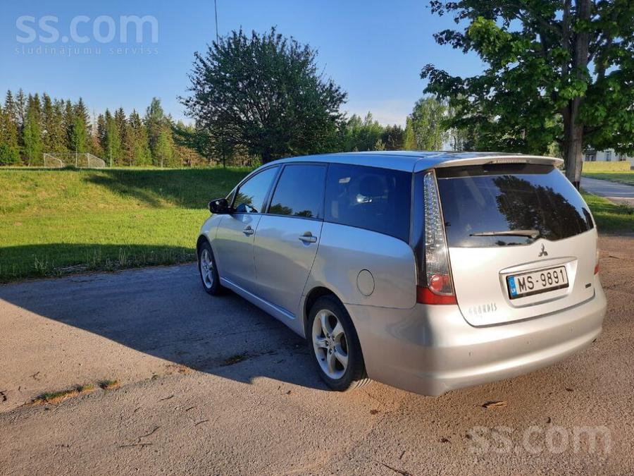 Grey Mitsubishi Grandis 2008 in Madona, with an engine capacity of 2.00 L and mileage of 294 thousand km for 2000 €, photo 4 on AUTOMOTO.COM.LV