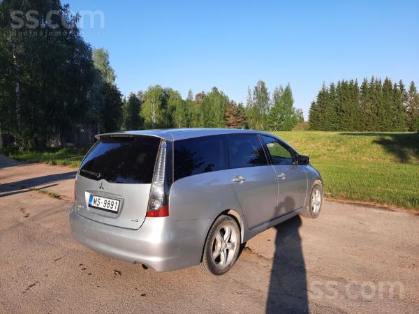 Grey Mitsubishi Grandis 2008 in Madona, with an engine capacity of 2.00 L and mileage of 294 thousand km for 2000 €, photo 5 on AUTOMOTO.COM.LV