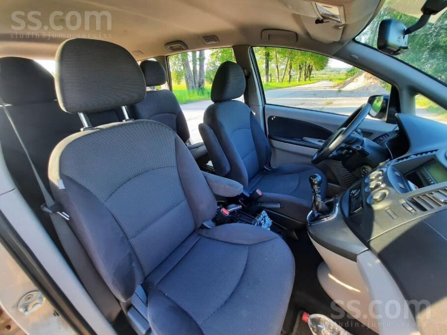 Grey Mitsubishi Grandis 2008 in Madona, with an engine capacity of 2.00 L and mileage of 294 thousand km for 2000 €, photo 7 on AUTOMOTO.COM.LV