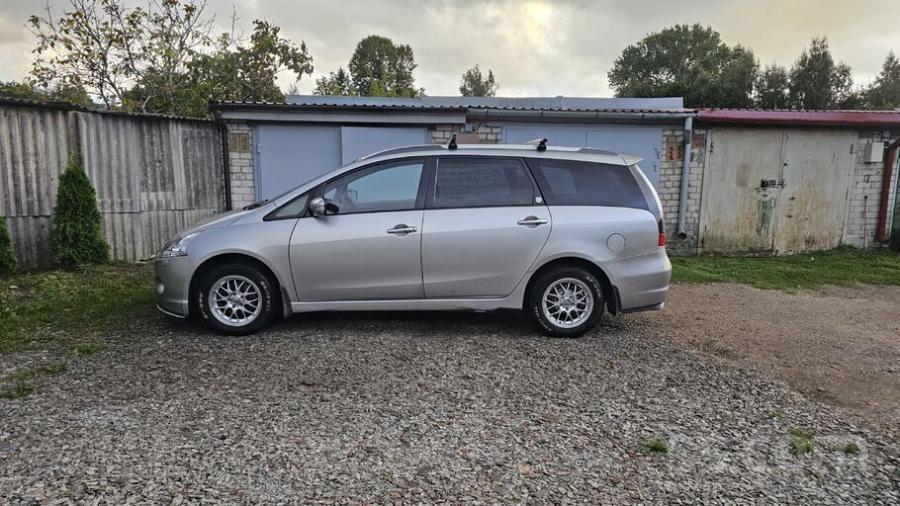 Grey Mitsubishi Grandis 2008 in Ventspils, with an engine capacity of 2.00 L and mileage of 385 thousand km for 2495 €, photo 3 on AUTOMOTO.COM.LV