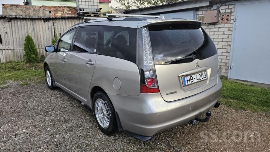 Grey Mitsubishi Grandis 2008 in Ventspils, with an engine capacity of 2.00 L and mileage of 385 thousand km for 2495 €, photo 4 on AUTOMOTO.COM.LV