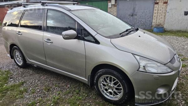 Grey Mitsubishi Grandis 2008 in Ventspils, with an engine capacity of 2.00 L and mileage of 385 thousand km for 2495 €, photo 5 on AUTOMOTO.COM.LV